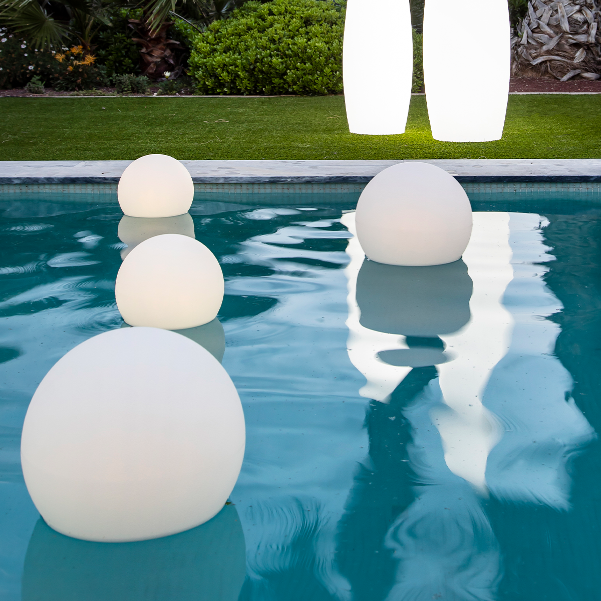 Floating Pool Lamps & Outdoor Floating Lights | NEWGARDEN USA ...